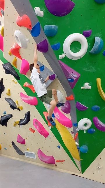 Мощное лазание |  Серега скалолаз  #серегаспортсмен #серегаспортсмен #боулдеринг #shorts