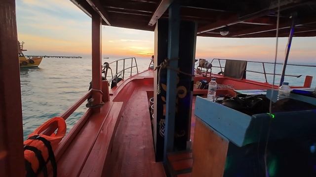 Остров Ко Ронг(Koh Rong), Тур по островам Long Beach на лодке перед закатом. Декабрь 2025. Камбоджа.