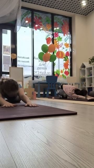 Утренняя зарядка для мам в детском языковом развивающем центре в Долгопрудном Же Бригантина