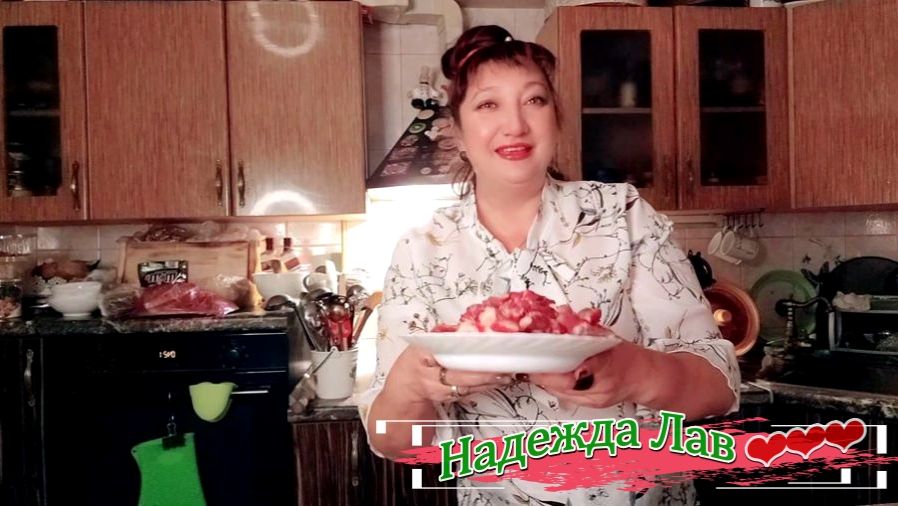 Лагман‑гуляш: рецепт сытного блюда с разноцветной лапшой