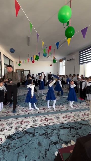 Русский дом в Оше передал учебники двум школам Баткенской области