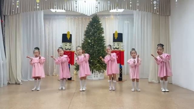 "Зимушка хрустальная", Исполняет: Ансамбль "Звёздочки", 6лет