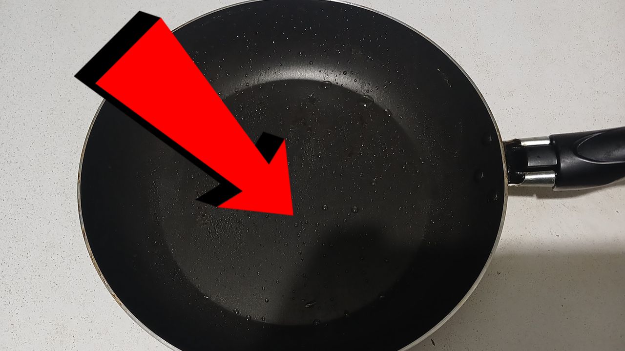 Как почистить сковородку от нагара и жира За 5 минут..!!!!!!!!!!.