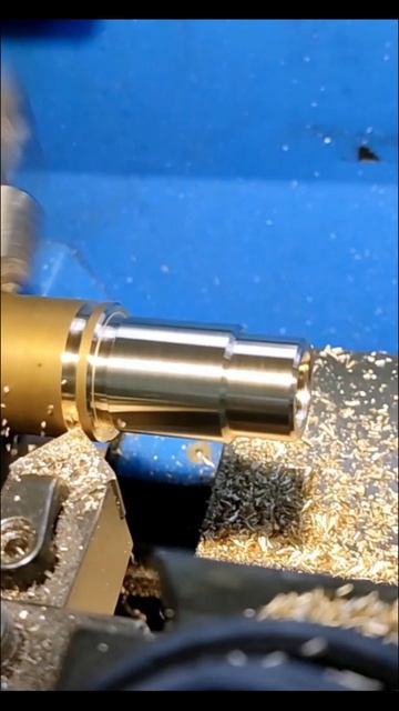 Латунный штуцер под свечу накаливания.