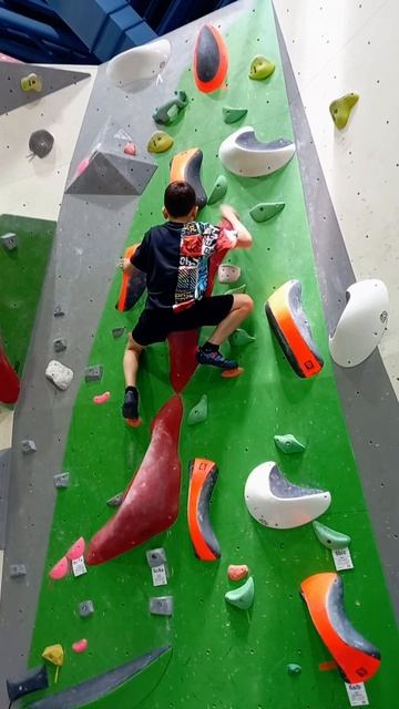 Без лишних слов и движений  | Серега скалолаз  #серегаспортсмен #серегаспортсмен #боулдеринг #shorts