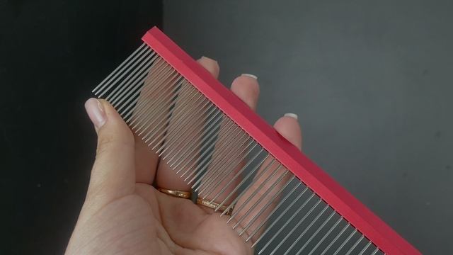 Гребень для собак и кошек универсальный 25 см красный