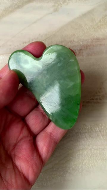 Гуаша из зеленого нефрита