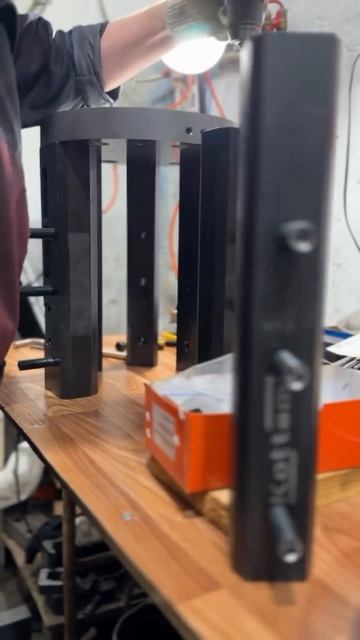 Спецоснастка для вертикального токарного станка для центрирования и фиксации литых деталей