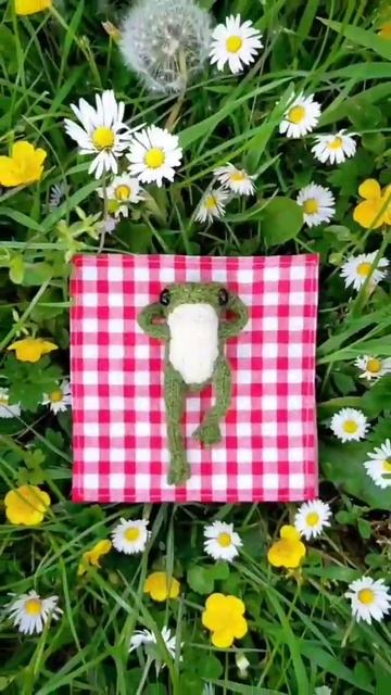 Семья лягушат