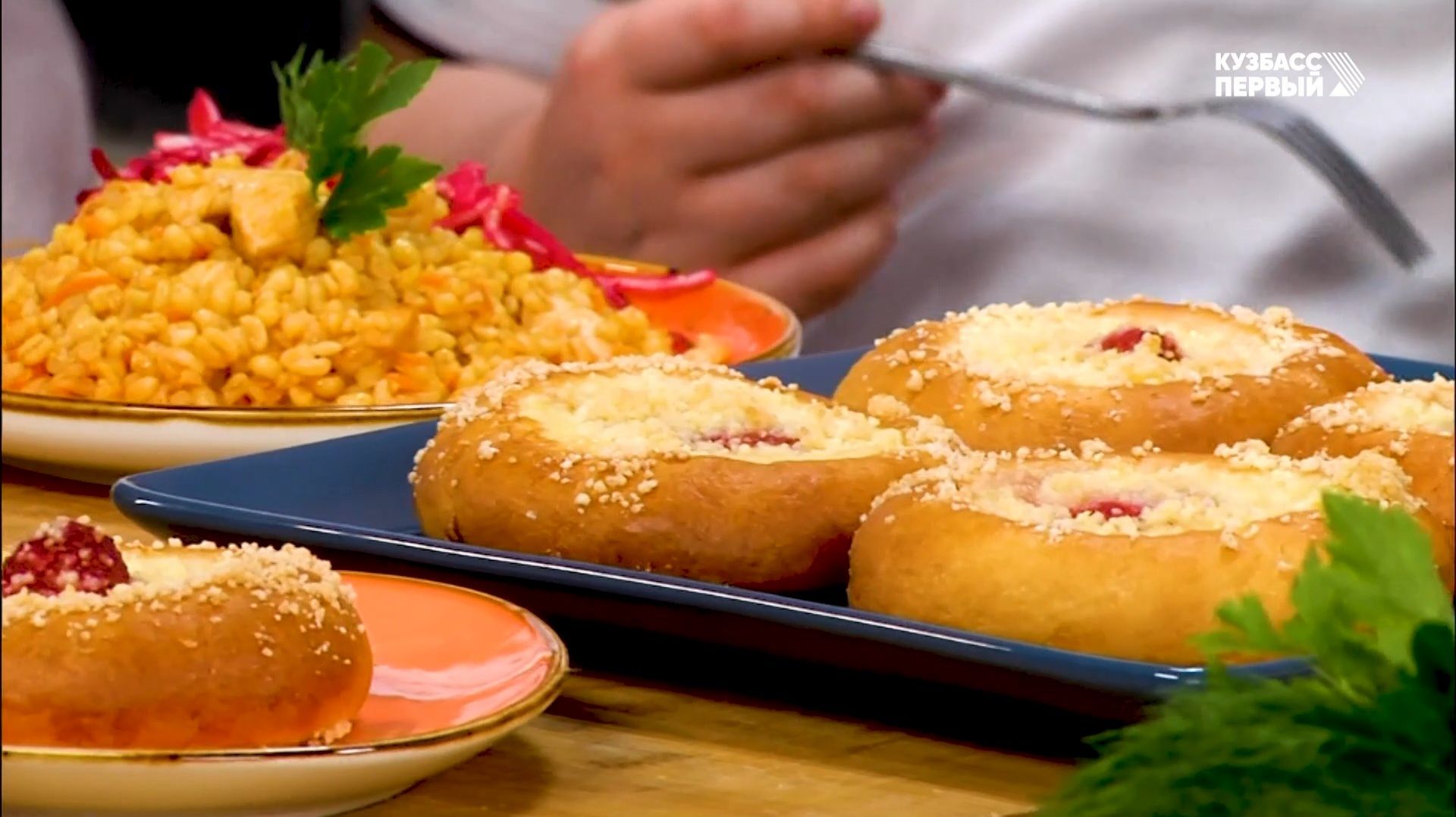 Готовим с Дикраном. Плов с булгуром и курицей и овощной салат