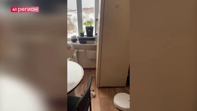 ЖИТЕЛИ ДОМА 24А ПО УЛ. ПЕТРА ИЛЬИЧЁВА ОПАСАЮТСЯ НАХОДИТЬСЯ В СВОЕЙ КВАРТИРЕ•НОВОСТИ КАМЧАТКИ