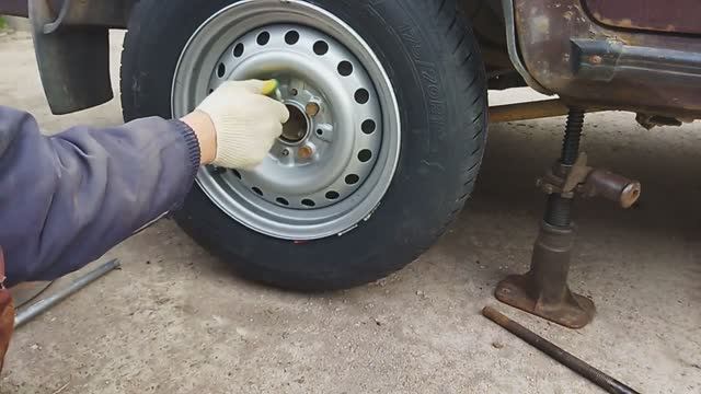 Переобул ВАЗ с зимы на лето. Замена колес