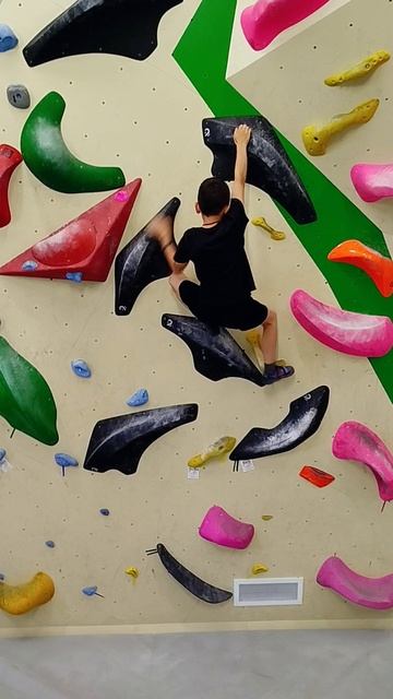 Паук в Деле! Серега скалолаз  #серегаспортсмен #серегаспортсмен #боулдеринг #shorts