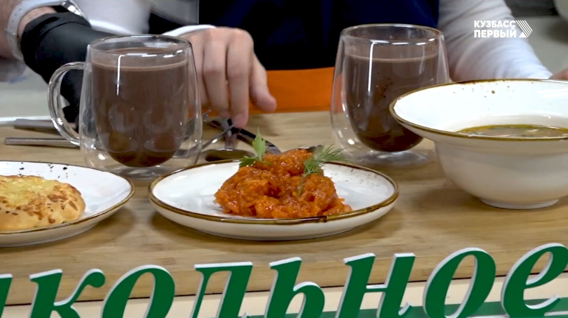 Готовим с Дикраном. Суп с фрикадельками, морковный маринад и горячий шоколад