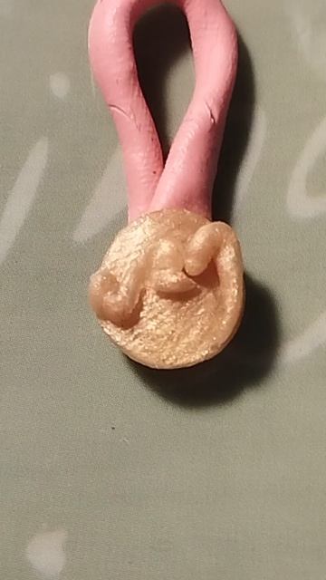 Слепил из пластилина золотую медаль!!!