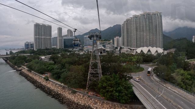 Нгонг Пинг 360 (Ngong Ping 360) — канатная дорога на острове Лантау в Гонконге.