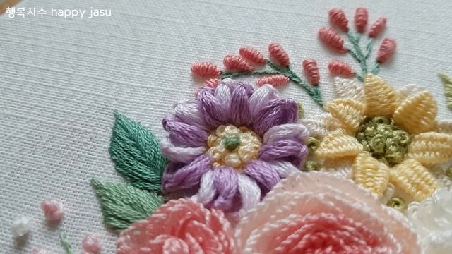 012. Вышивка 3D букетом из живых цветов