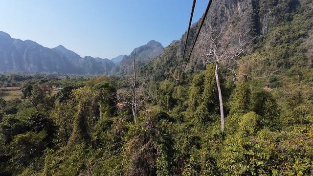 Зиплайн (Zipline), самый длинный перелет. Ванг Вьенг (Vang Vieng). Лаос. Январь 2026.