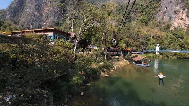 Зиплайн (Zipline), полёт над рекой. Ванг Вьенг (Vang Vieng). Лаос. Январь 2026.
