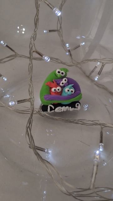 Брелок из воздушного пластилина