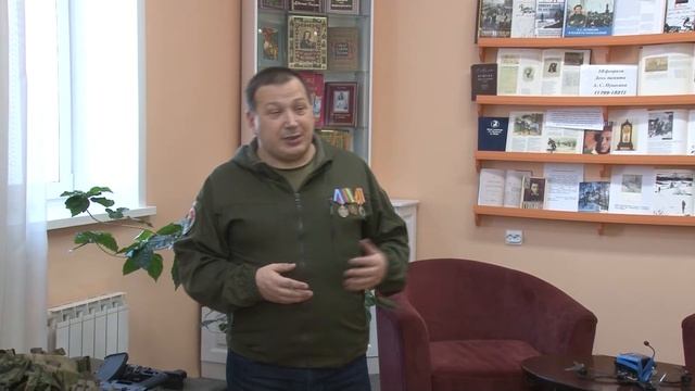 Каменские школьники встретились с участником специальной военной операции Алексеем Кузнецовым.