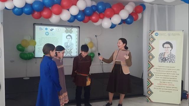 1-е задание семейной олимпиады: дети устно переводят с русского на якутский язык и обратно