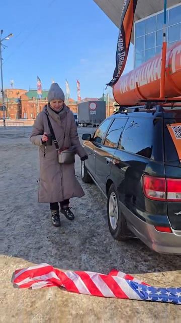 Соблюдайте чистоту в машине! В помощь вам флаг врага - США !!!  #НашВрагСША