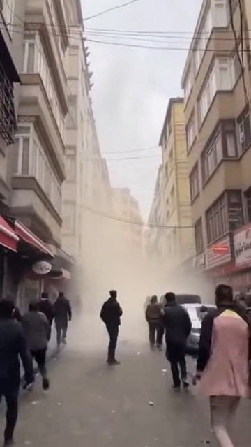 Эта Улица за Считанные Секунды Превратилась В Полный Хаос