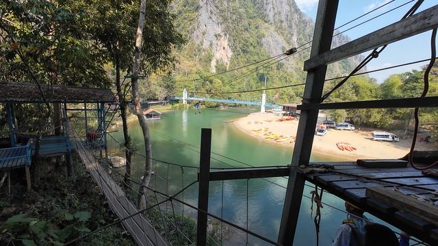Зиплайн (Zipline), китайцы летают. Ванг Вьенг (Vang Vieng). Лаос. Январь 2026.