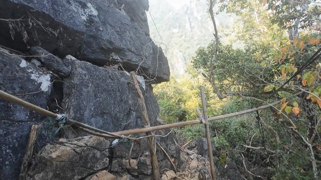 Ванг Вьенг (Vang Vieng) обзорная Pha Ngern Silver Cliff View начало спуска. Лаос. Январь 2026.