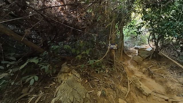 Ванг Вьенг (Vang Vieng) обзорная Pha Ngern Silver Cliff View подъем табличка. Лаос. Январь 2026.