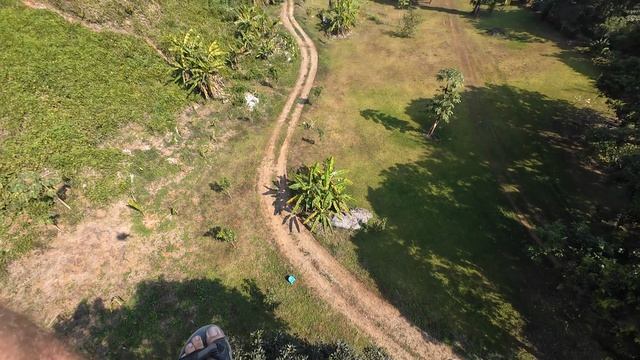 Зиплайн (Zipline), полёт над дорогой и табуреткой. Ванг Вьенг (Vang Vieng). Лаос. Январь 2026.