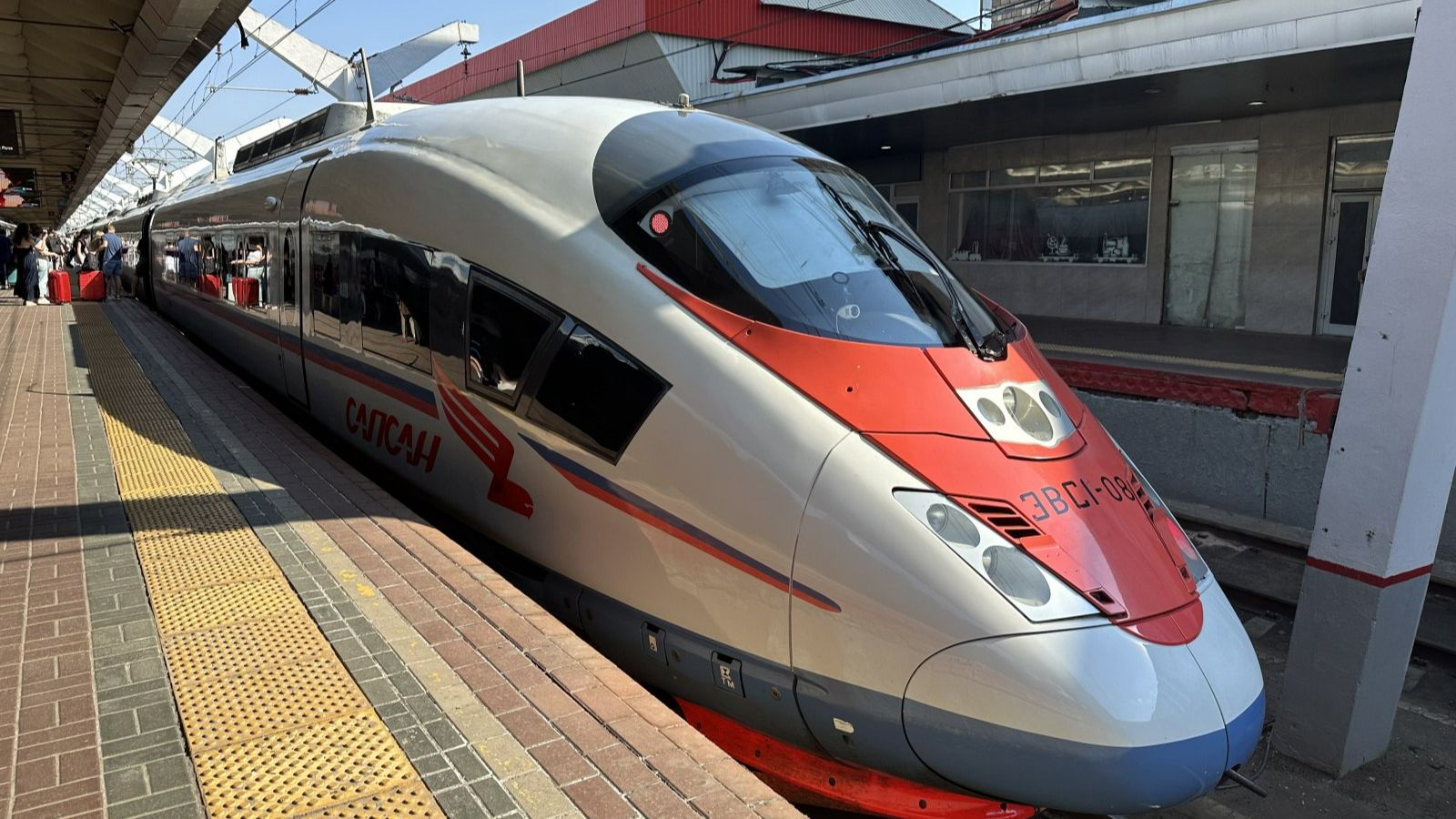 представлям вам новый самый самый будущий поезд сапсан! с электровозом! и с пассажирским вагоном