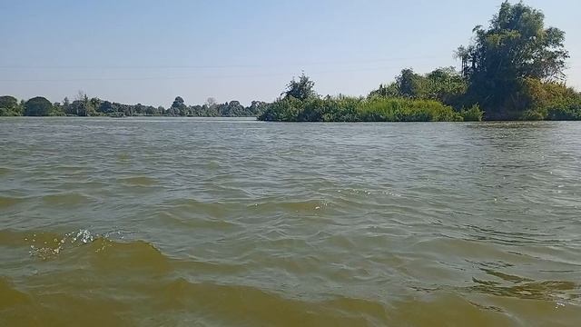 Дон Дет (Si Phan Don) Меконг переправа на лодке. Паксе (Pakse). Лаос. Январь 2026.