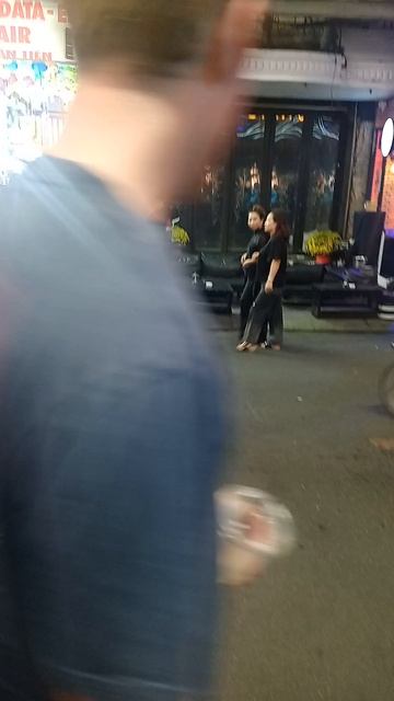 Сайгон (Hồ Chí Minh, Sài Gòn) улица Bùi Viện Bùi Viện Девочка с огнем. Вьетнам. Январь 2026.