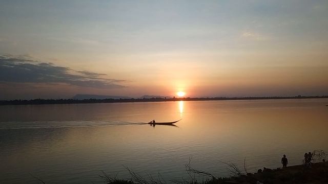 Меконг SunSet Beach вечером. Паксе (Pakse). Лаос. Январь 2026.