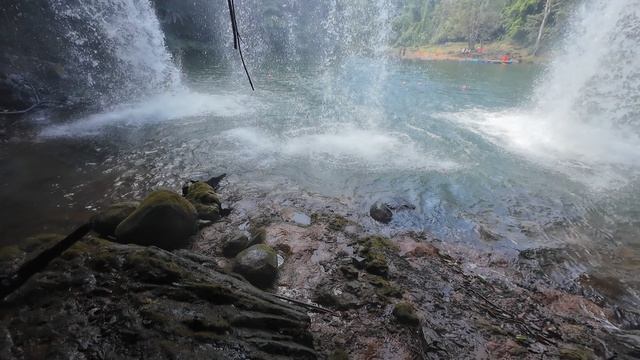 Водопад Cham Pee Waterfall видео из под водопада. Паксе (Pakse). Лаос. Январь 2026.