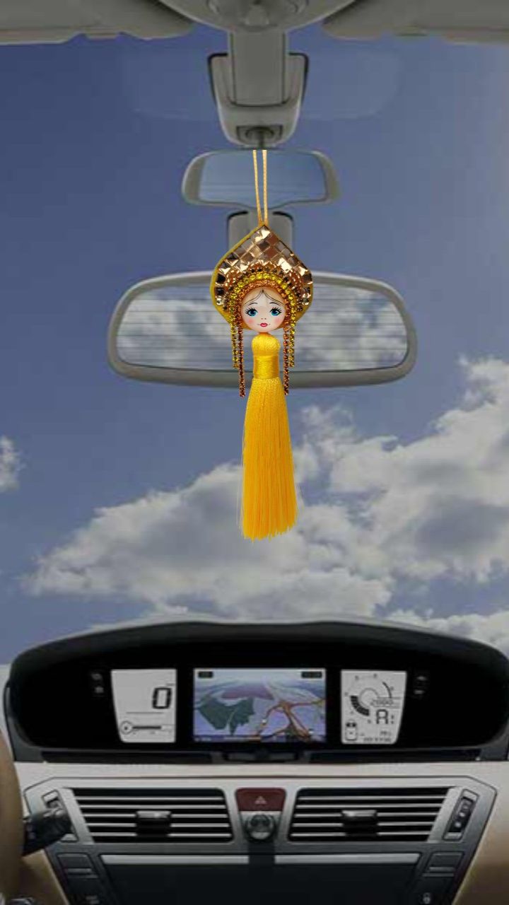 Подвеска "Матрешка" желтая в автомобильный салон