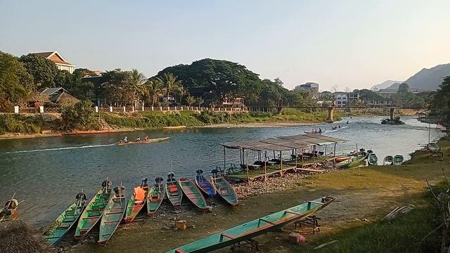 Ванг Вьенг (Vang Vieng) Река Нам Сонг. Лаос. Январь 2026.