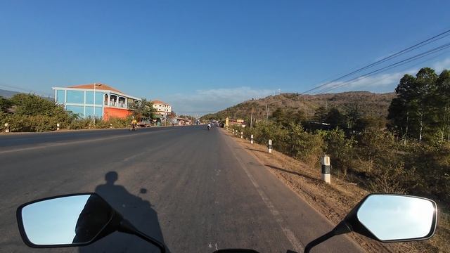 Дорога из Тайланда в Паксе . Паксе (Pakse). Лаос. Январь 2026.