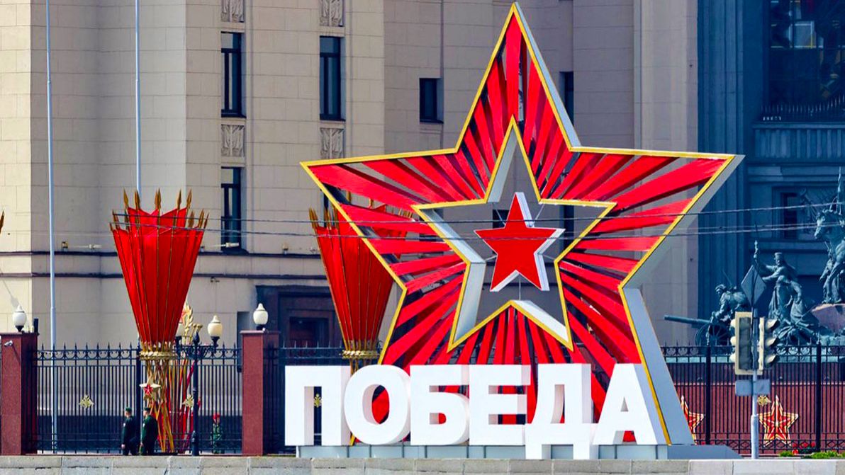 Немецкие танки пытались перейти канал по льду, но провалились.