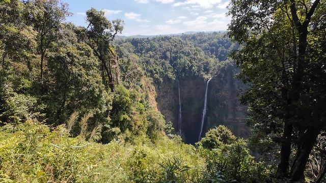 Водопад Song Phou Dan Waterfall вид от кафе. Паксе (Pakse). Лаос. Январь 2026.