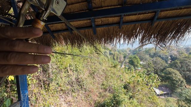 Зиплайн (Zipline), предпоследний полёт. Ванг Вьенг (Vang Vieng). Лаос. Январь 2026.