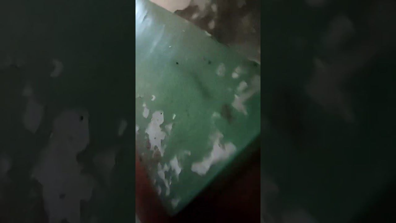 вышел руки помыть. слышу уже гнилой патруль. начинает стучать в кастрюлю или в кружку. дурдом.