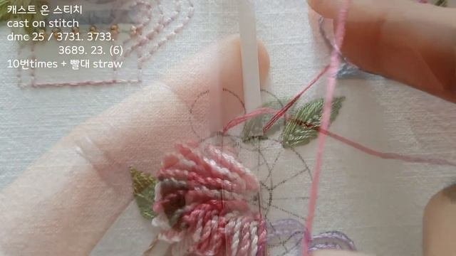 020. Вышитая ваза для цветов