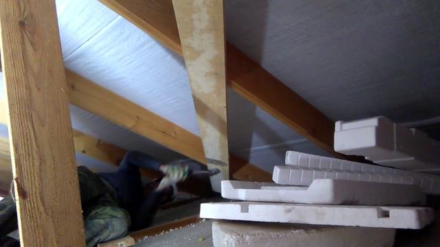 Демонтаж несущей стойки на мансардном этаже