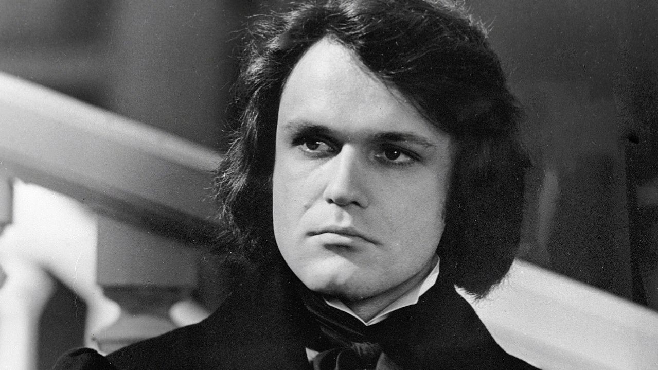 «Красное и чёрное» (1976) – Трейлер. Режиссёр – Сергей Герасимов