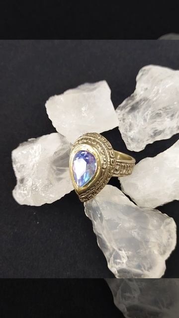 Кольцо с синим Слёзным камнем