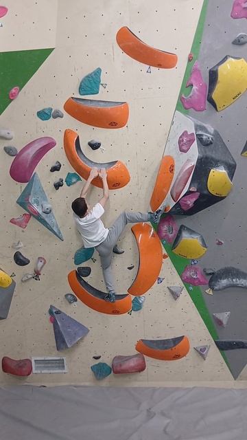 Пролез, как маракуйи поел | Серега скалолаз  #серегаспортсмен #серегаскалолаз #боулдеринг #shorts