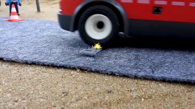 Полицейская машина преследует Автомойка